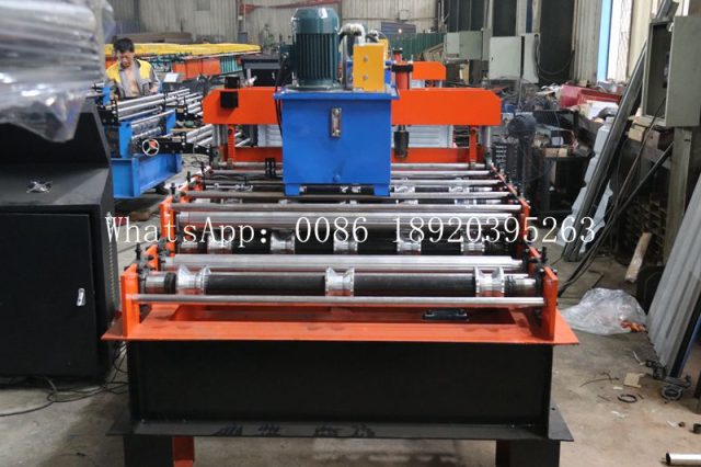 Hydraulic roof panel curving machine